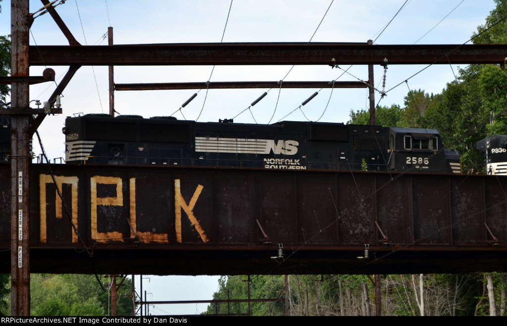 NS SD70M 2586 on 17G